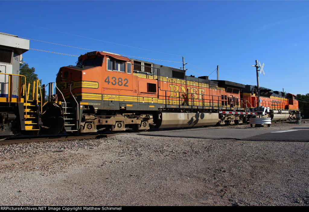 BNSF 4382